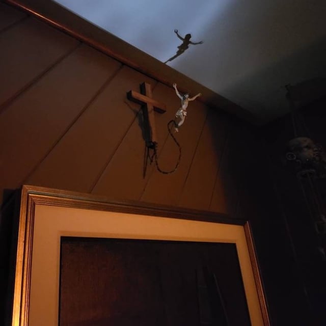 Bungee Jumping Jesus – Blauzone